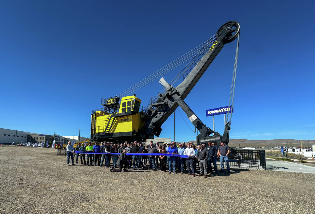 Komatsu unveils historic P&H 2100BL shovel monument at Elko, Nevada ...